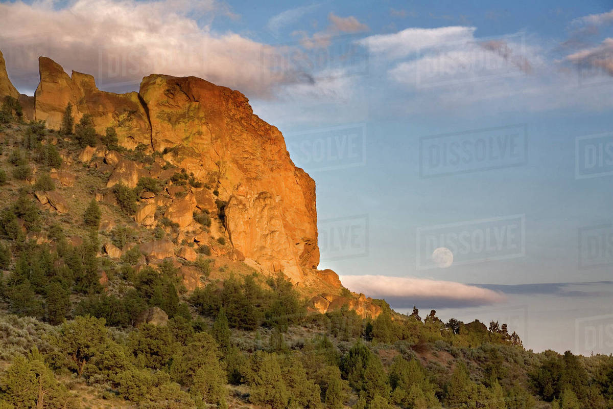 USA, Oregon, Smith Rocks SP. A full moon rises above the east side of ...