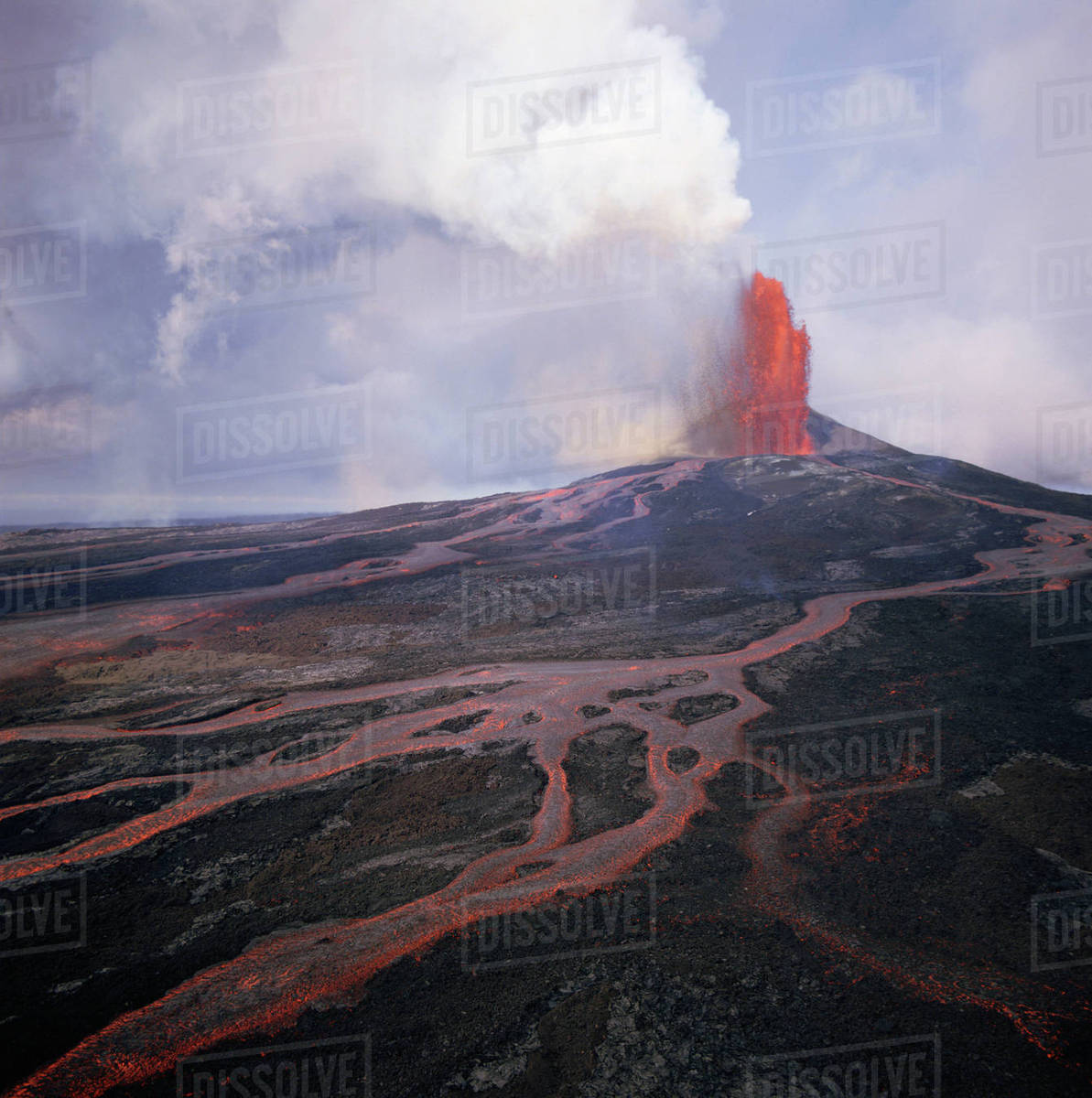 Lava fountain, Pu'u O'o vent, Kilauea Volcano, HVNP, Island of Hawaii ...