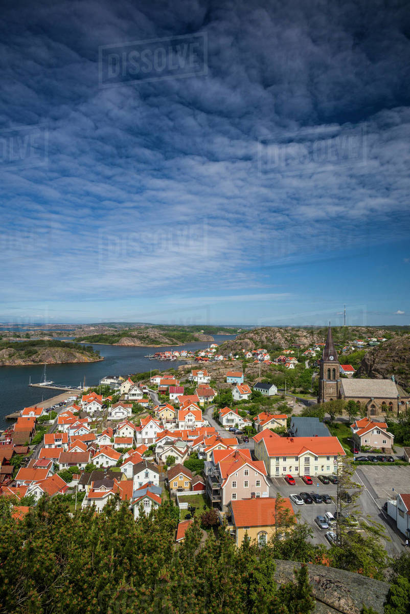 Sweden, Bohuslan, Fjallbacka, elevated town view from the Vetteberget cliff - Stock Photo - Dissolve