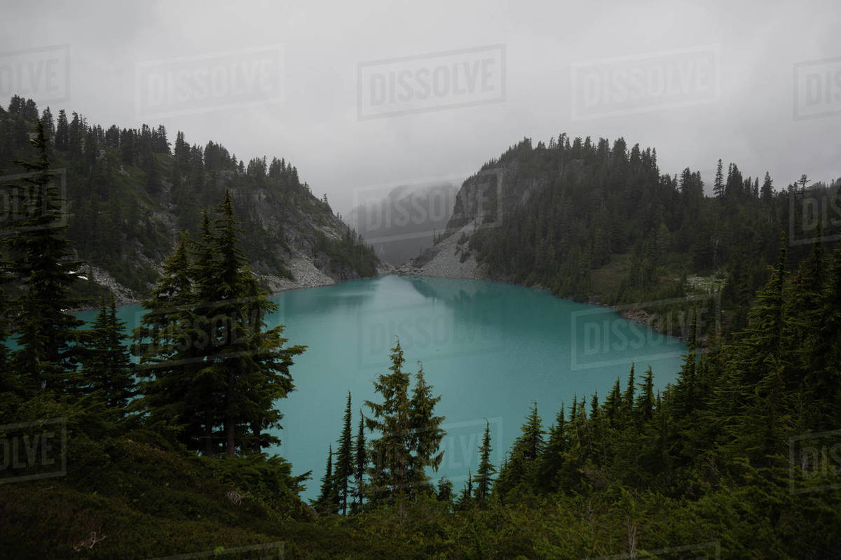 Fog over mountains, Alpine Blue Lake, Washington, USA - Royalty-free ...