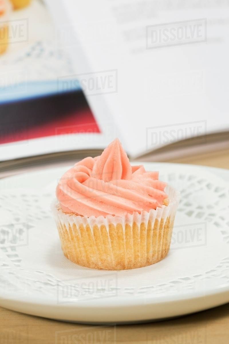 Cupcake on plate - Royalty-free Stock Photo | Dissolve