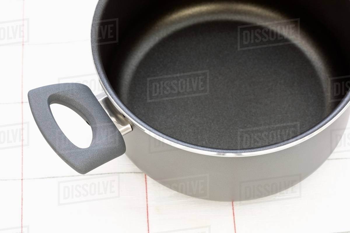 Empty saucepan - Royalty-free Stock Photo | Dissolve