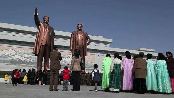 Mansudae Grand Monument, Statues of former Presidents Kim Il-Sung and ...