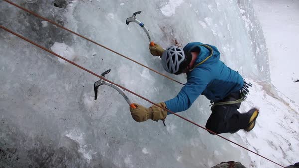 2021 U.S. Army airborne soldiers of the 10th Special Forces Group ...