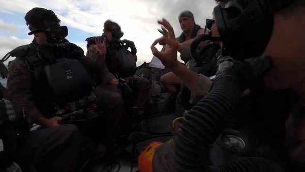 U.S. Marines Amphibious Reconnaisance Platoon soldiers military ...