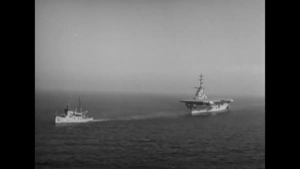 1960 - The USS Chowanoc tows the USS Philippine Sea in San Diego. - HD ...