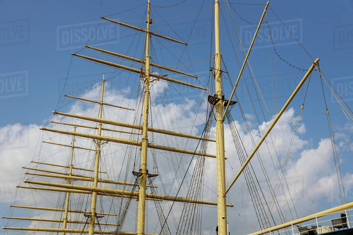 Bottom View of the mainmast of is the largest brigantine in the world ...