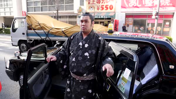 sumo fighter getting out of a taxi in Japan. Sumo warrior in a taxi ...