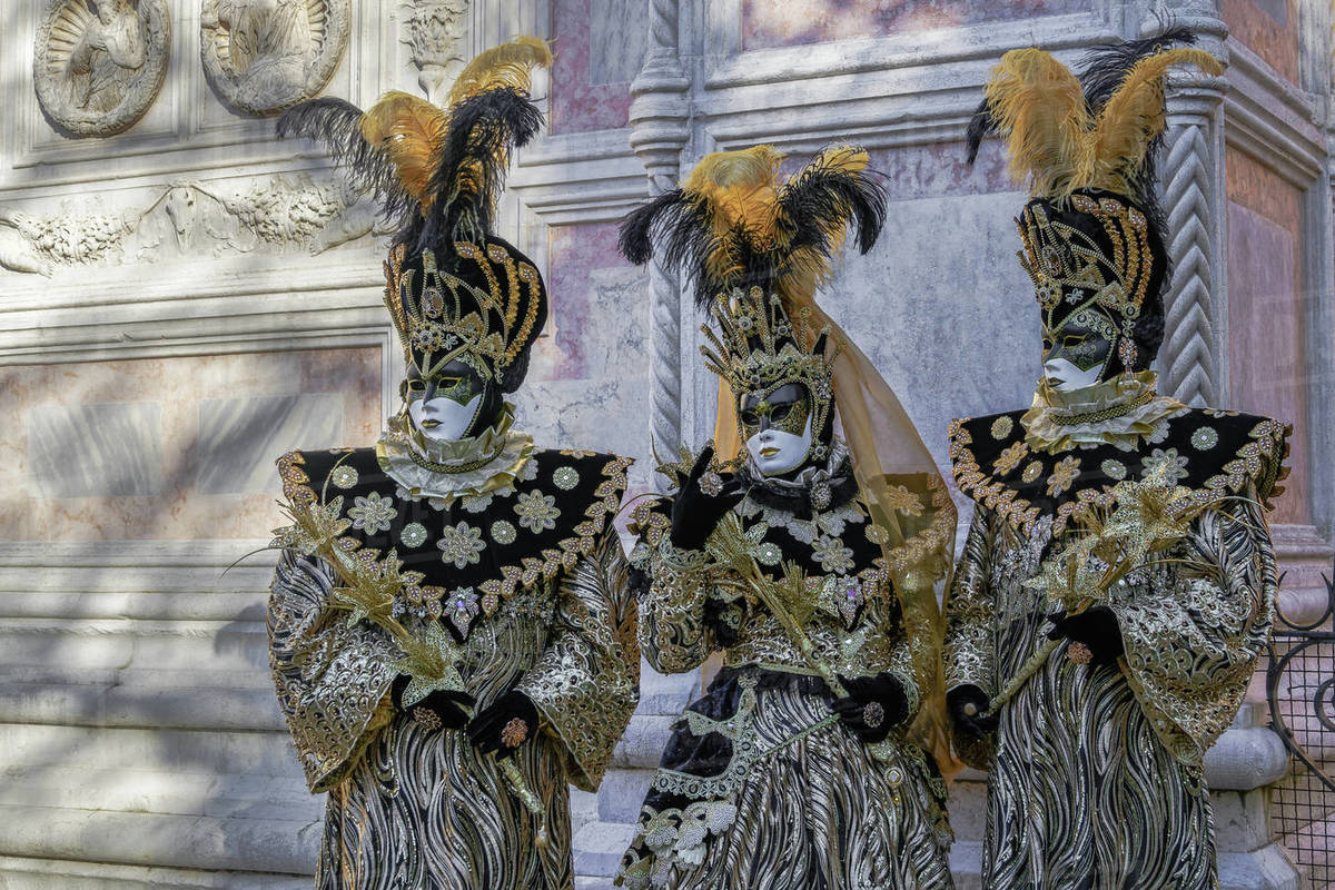 Venice, Italy Carnival mask and costume poses in Campo San Zaccaria ...