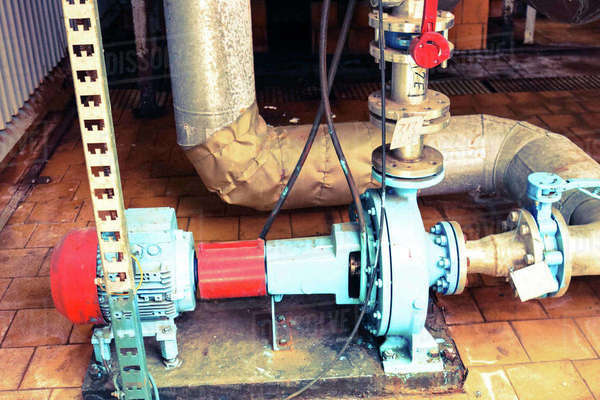 Iron metal centrifugal pumps equipment and pipes with flanges and ...