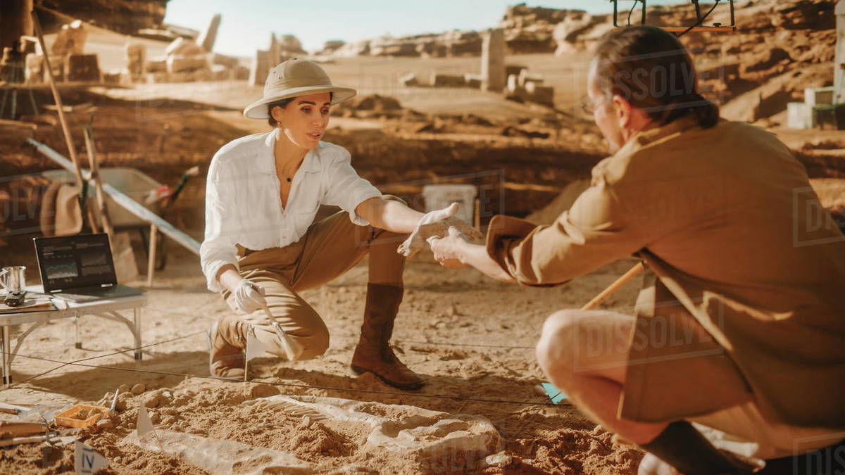 Two Paleontologists Discovered Fossil Remains of Prehistoric Dinosaur ...