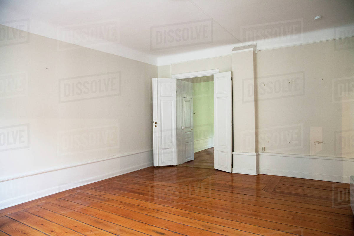 Empty room - Royalty-free Stock Photo | Dissolve