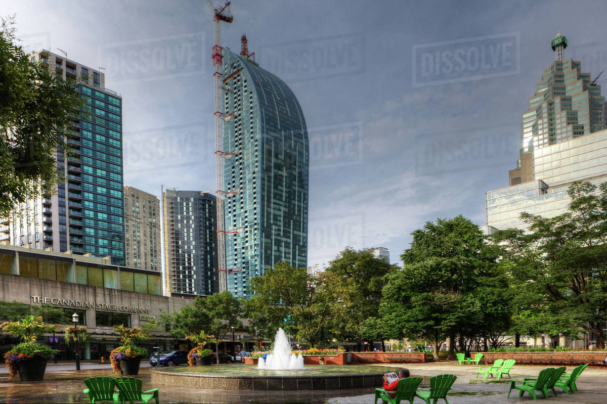 Toronto scene with fountain in the foreground - Royalty-free Stock ...