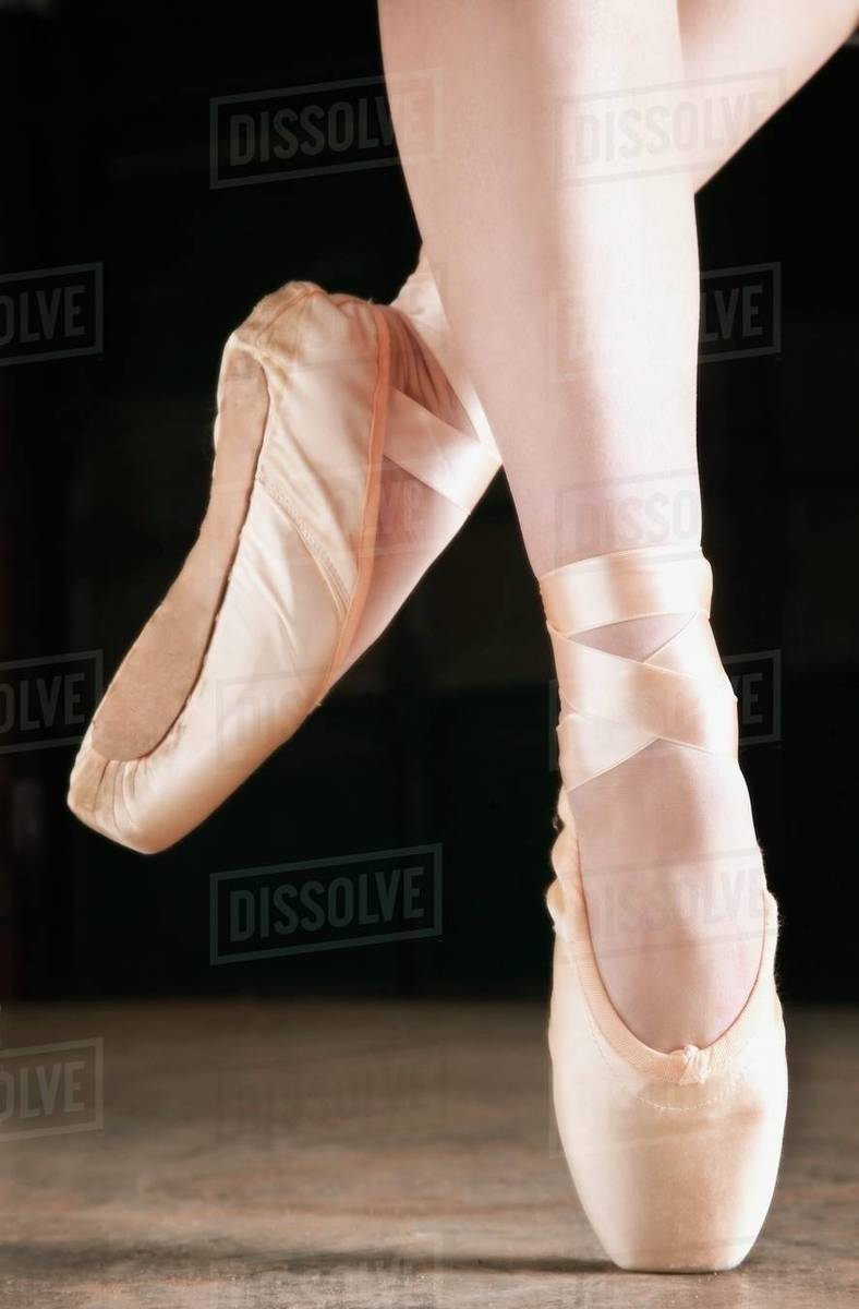 Ballet Dancer En Pointe - Royalty-free Stock Photo | Dissolve