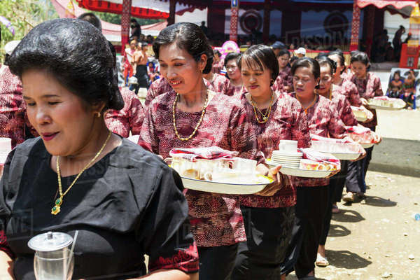 Women In A Formal Funeral Procession Called Ma'passa Tedong At AA Rante ...
