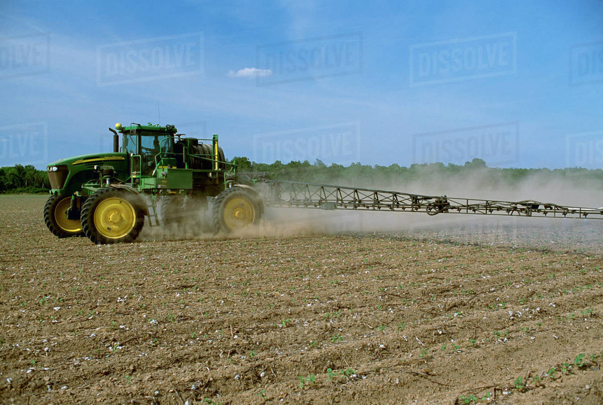 Agriculture - A John Deere self-propelled boom sprayer applies Roundup ...
