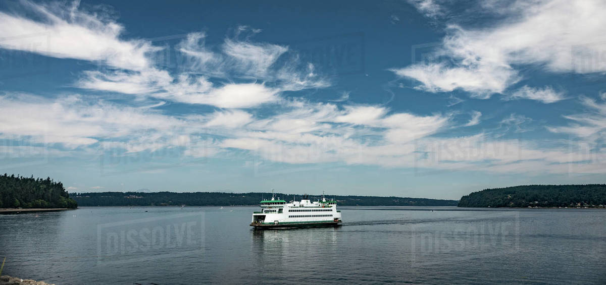 Chetzemoka Ferry crossing Commencement Bay from Point Defiance to ...