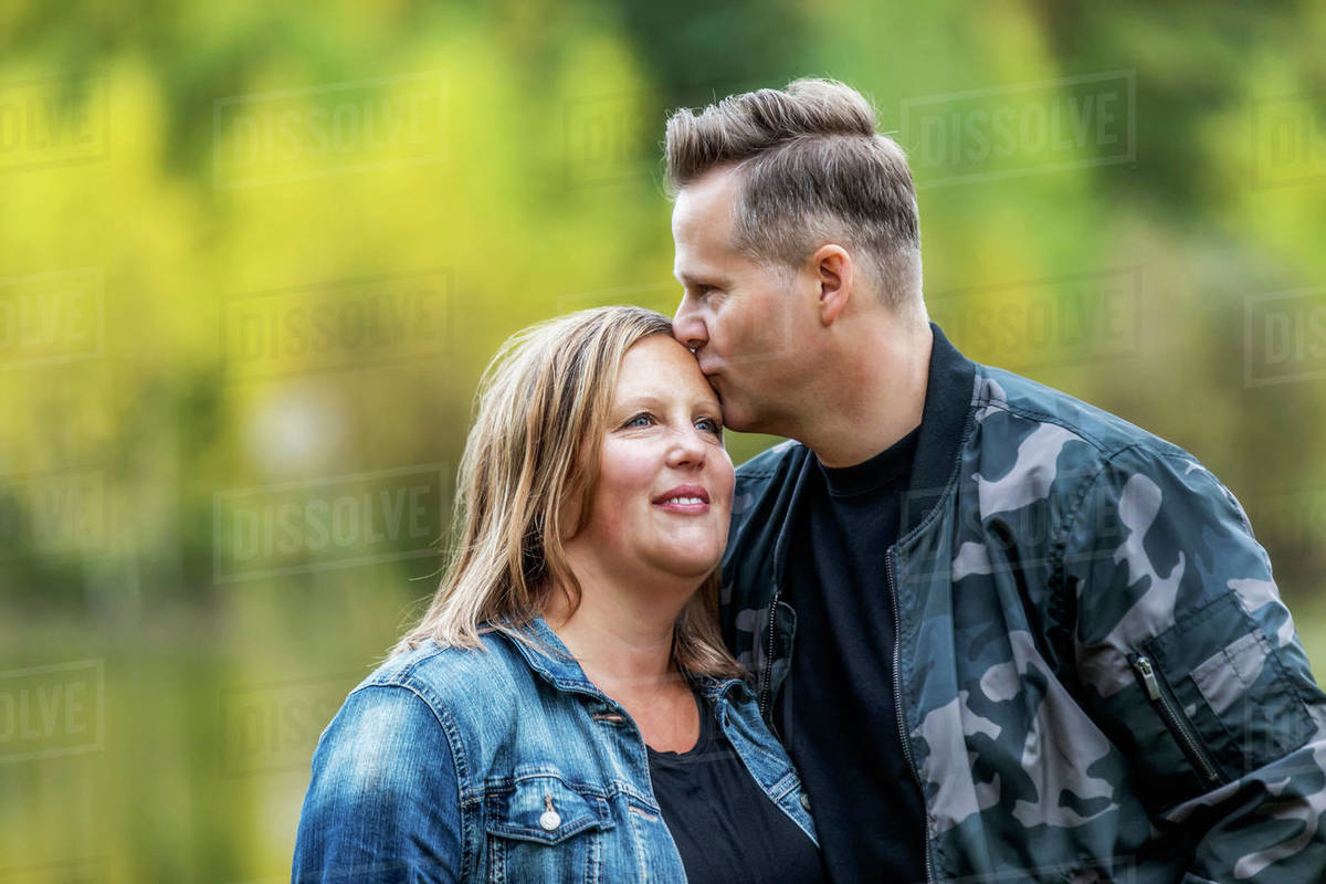 A husband and wife spending quality time together in a city park on a ...