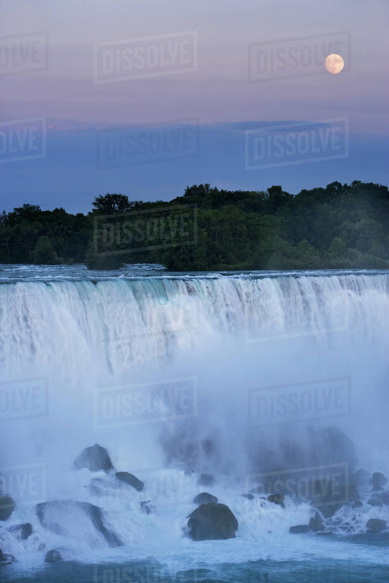 The American Falls At Dusk With Full Moon - Niagara Falls -New York Usa ...