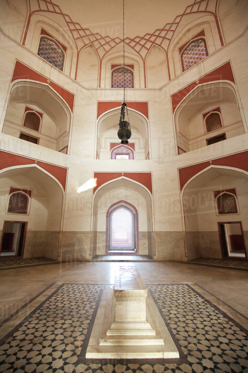 Marble tomb in domed interior chamber of Humayun’s tomb - Stock Photo ...