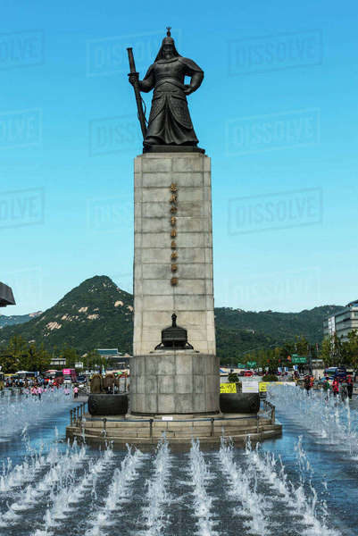 Statue of the Admiral Yi Sun-sin, Gwanghwamun Plaza; Seoul, South Korea ...