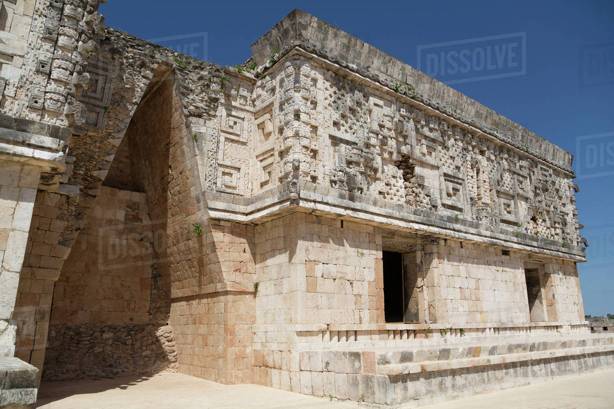 Corbelled Arch (left), Palace of the Governor, Uxmal Mayan ...