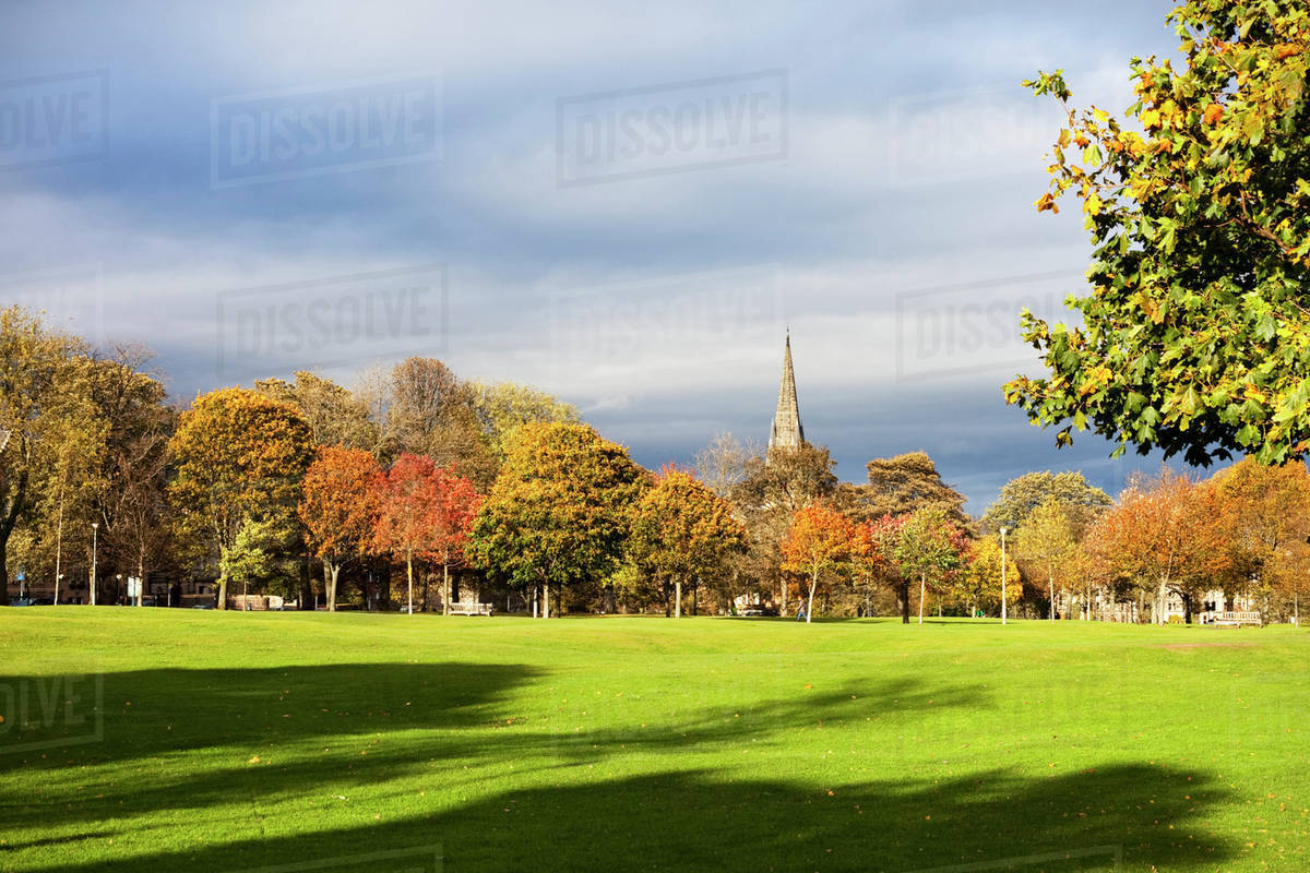 A beautiful autumn day in an Edinburgh park; Edinburgh, Scotland ...