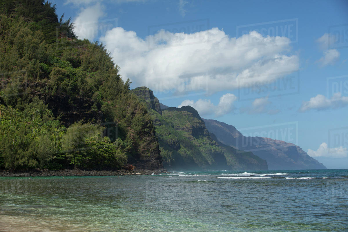 Kee Beach and water at Haena Beach State Park, Na Pali Coast in ...