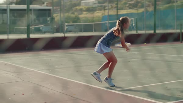 Ambitious tennis player running towards the ball and returning the shot ...
