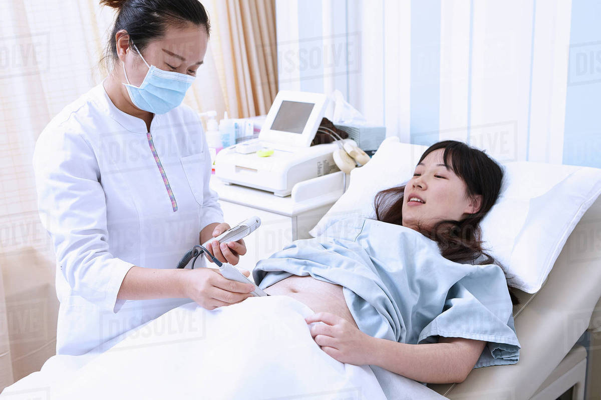 Sonographer giving pregnant patient ultrasound scan - Royalty-free ...