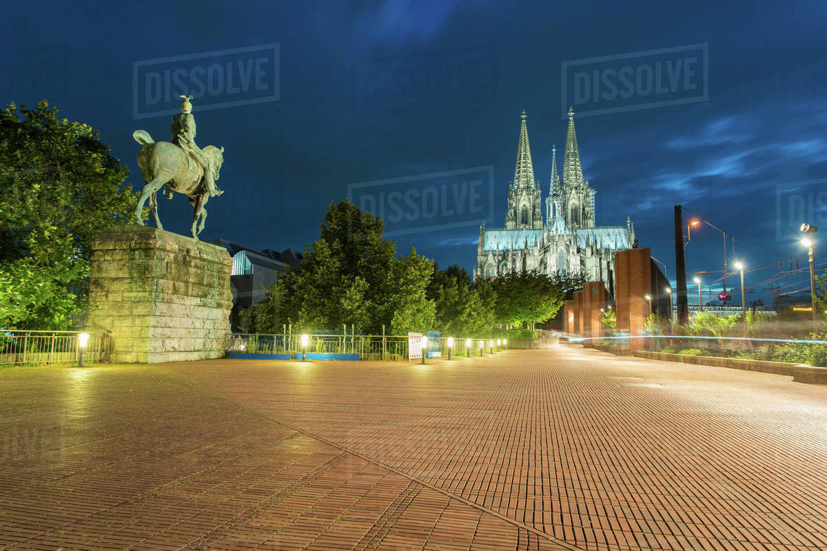 Dome Cathedral, bronze statue of Kaiser Wilhelm at night, Cologne ...