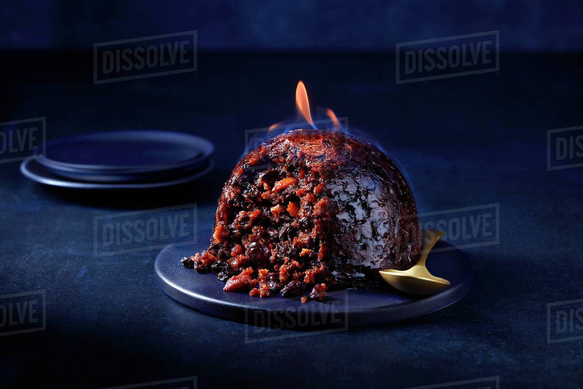 Flaming Christmas pudding on a festive table setting. - Stock Photo ...
