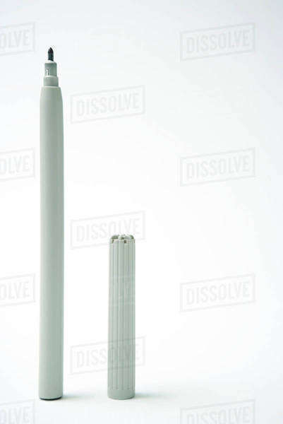 Felt tip pen and cap, side by side - Stock Photo - Dissolve