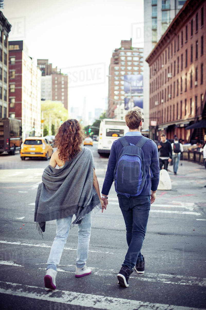 Couple crossing city street together, rear view - Royalty-free Stock ...