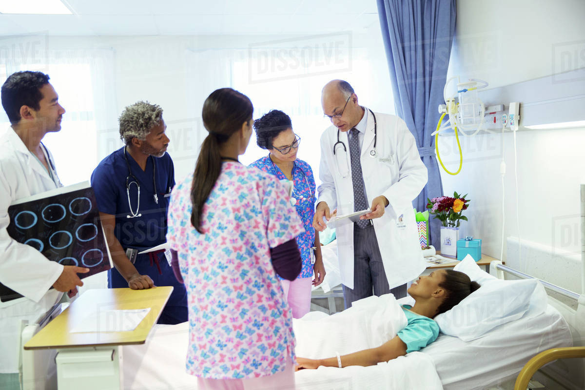 Doctors and nurses making rounds in hospital room - Royalty-free Stock ...