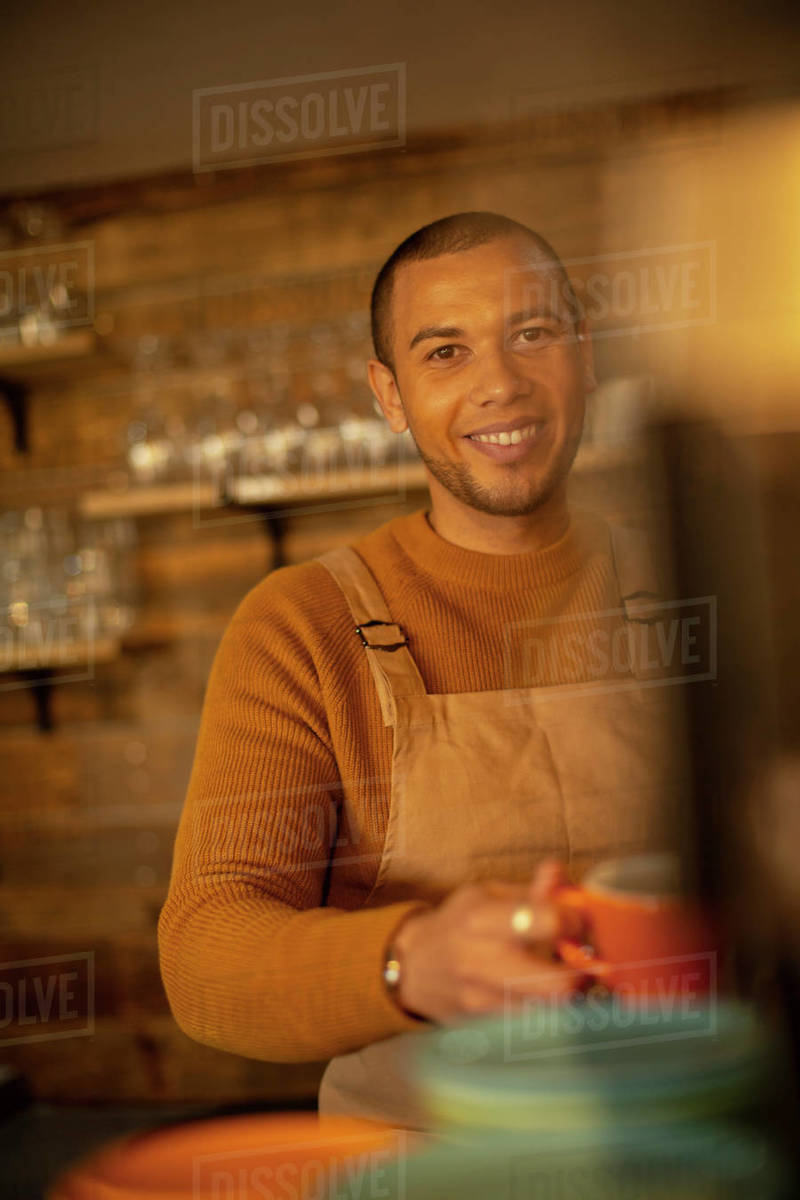 Portrait smiling confident male barista preparing coffee in cafe ...